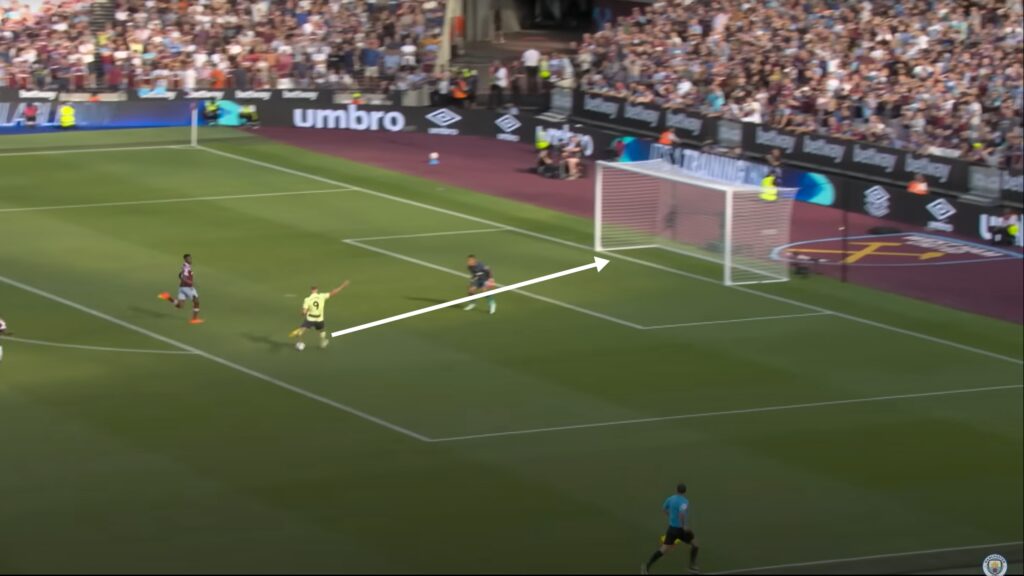 What makes Erling Haaland's off-ball movement unstoppable?